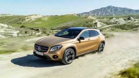 Mercedes GLA 2017. Picha rasmi