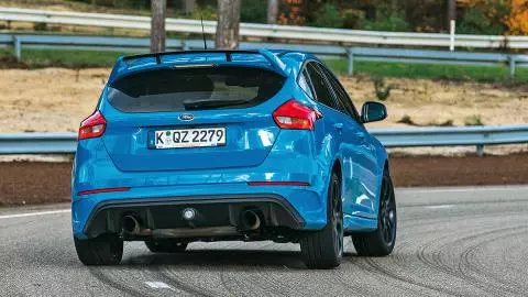 Ford Focus RS 2016 belakang