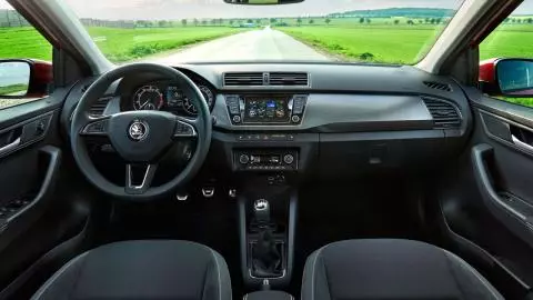 interiors-fabia-vs-208_fabia-cockpit