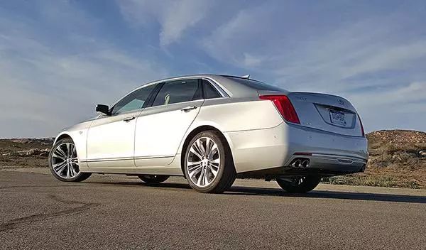 CT6 પાછળ