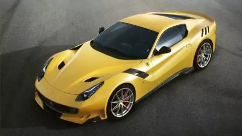 Ferrari F12 PTO төбесінен