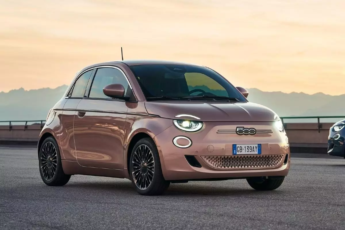 خودڪار Fiat 500: فائدا ۽ نقصان