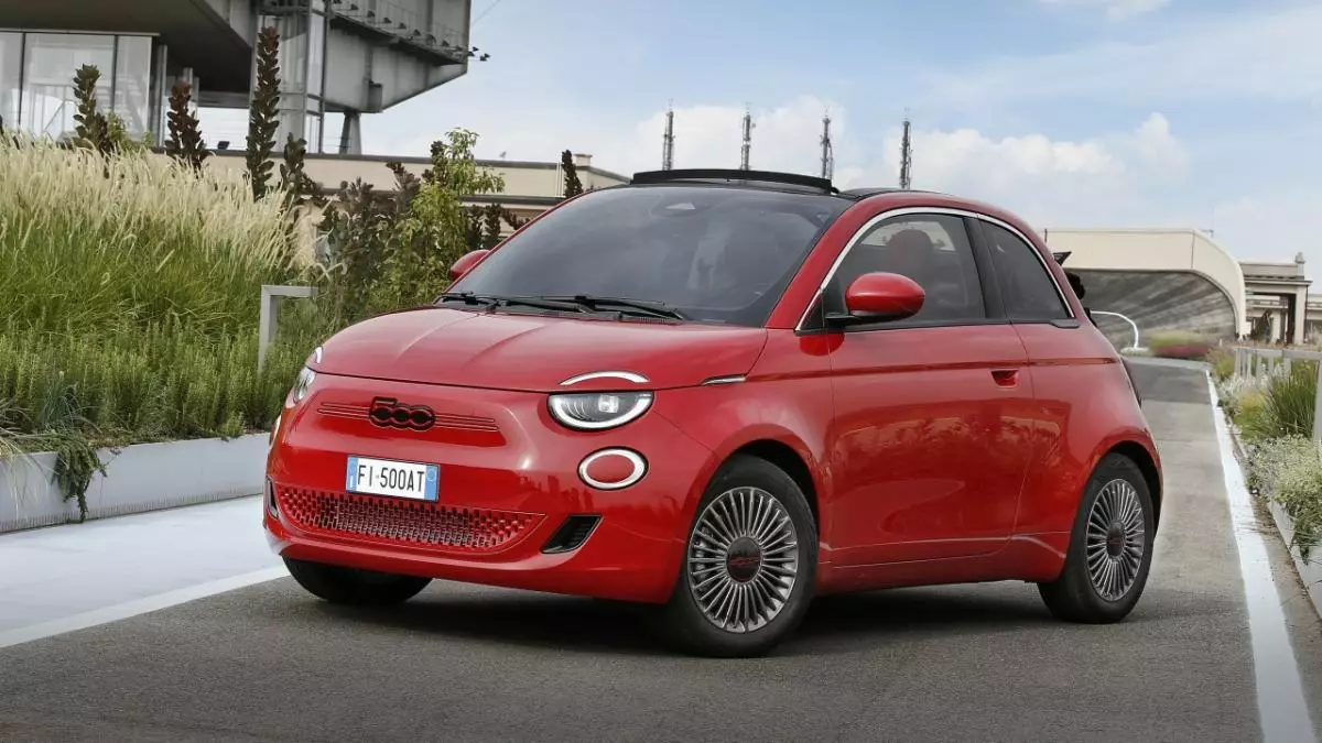 Fiat (500) RED, ity ny fitaovana sy ny vidiny any Espaina