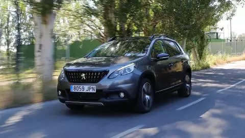 សាកល្បង Peugeot 2008 GT Line 1.6 BlueHDi 120 CV (I)