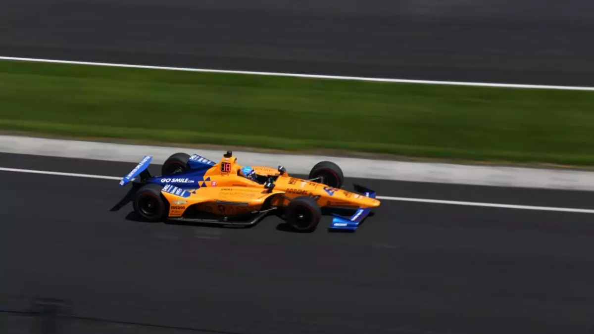 Indianapolis, hnub 1: Alonso ob peb laps thiab ntau yam tsis ntseeg