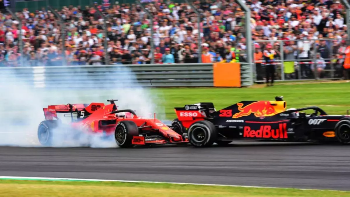 Vettel tsoo nrog Verstappen ntawm Silverstone thiab poob siab dua