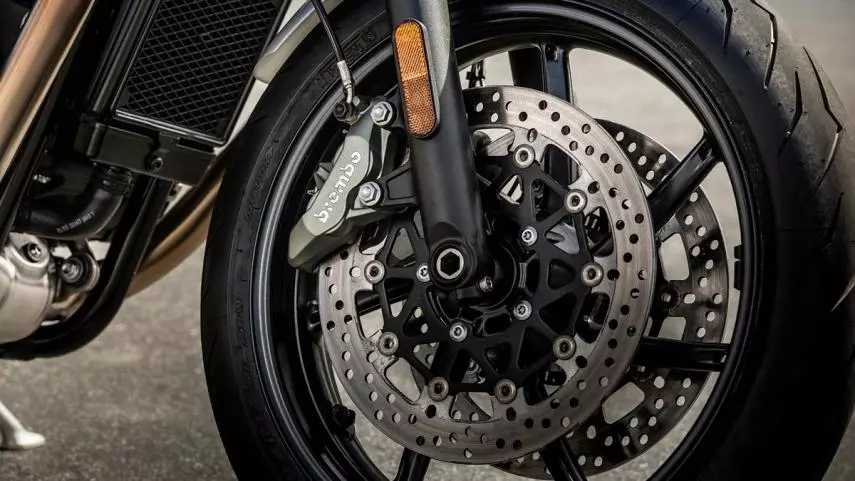 motocicleta roadster personalizata de inalta performanta