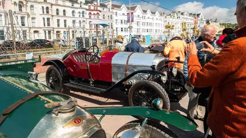 Bentley ចាស់បំផុតត្រឡប់ទៅកោះ Man 100 ឆ្នាំក្រោយ 18663_7