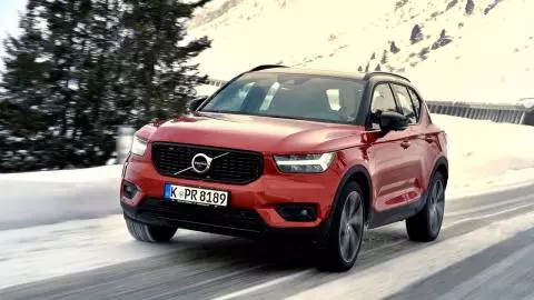 audi-q3-vs-volvo-xc40_volvo-front-left