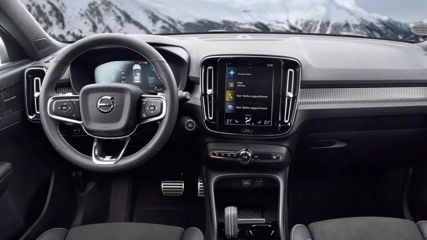 audi-q3-vs-volvo-xc40_volvo-cockpit