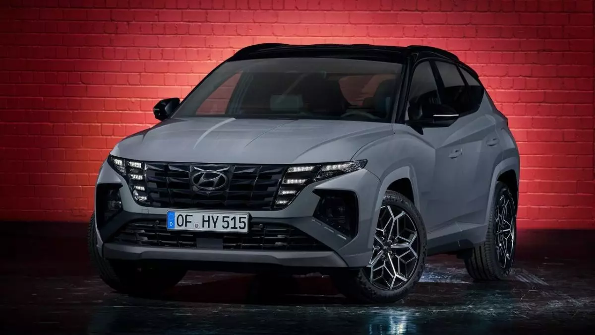 Sedd Ateca FR GO neu Hyundai Tucson N Line, pa un i'w brynu yn 2022?