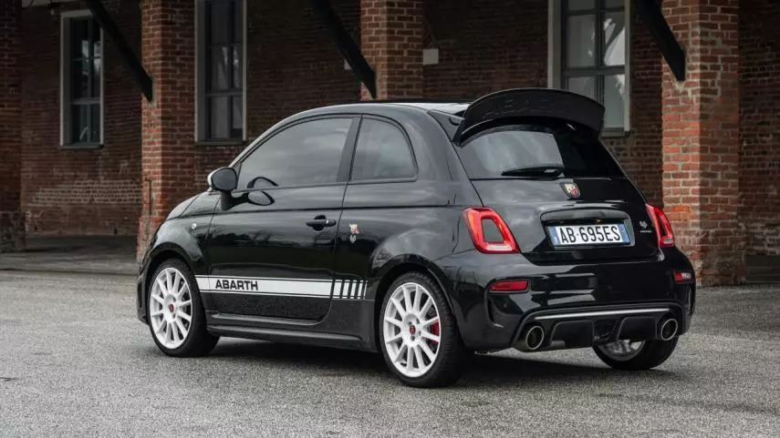 Abarth 695 เอสเซส์