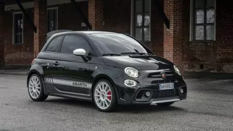 Abarth 695 เอสเซส์