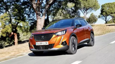 نئين شهري SUVs جو مقابلو: فورڊ پوما، Peugeot 2008 يا Renault Captur