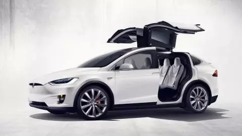 Cinco virtudes e un defecto do Tesla Model X