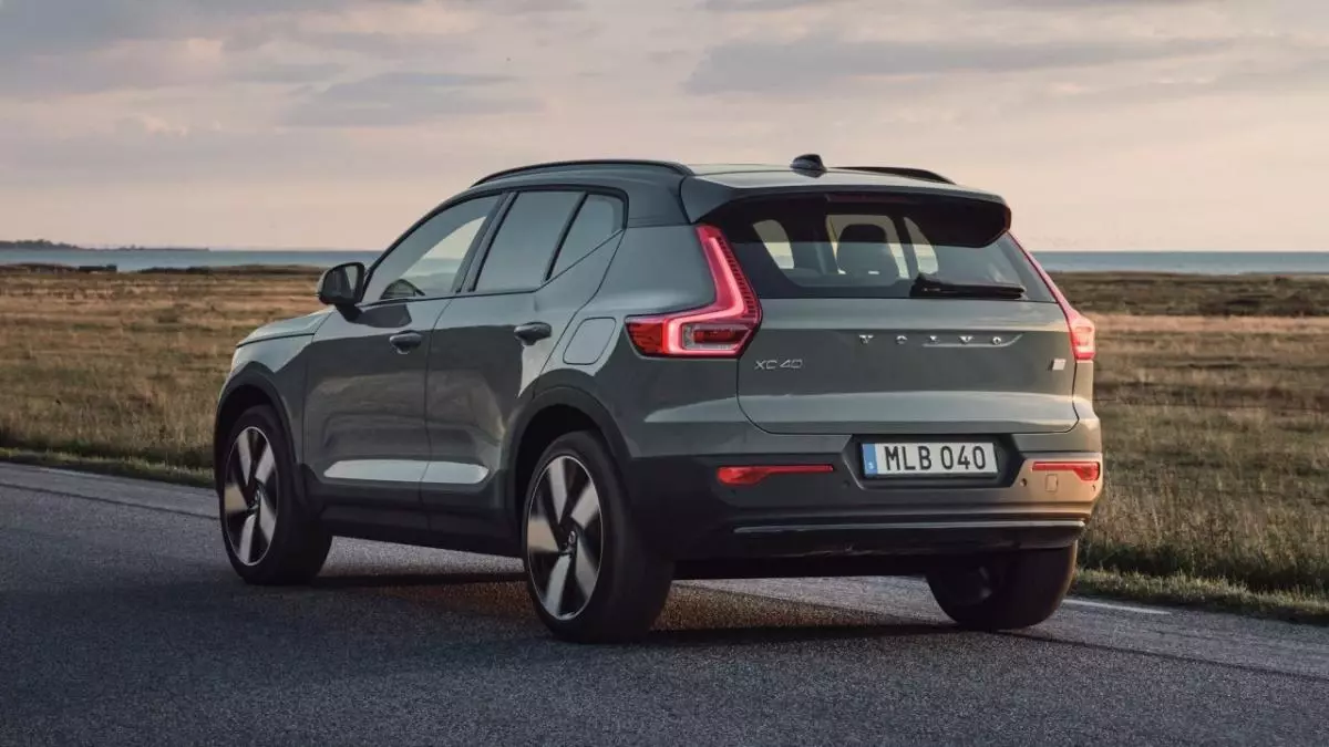 Volvo XC40 2023: nganyari estetis, mekanik lan peralatan