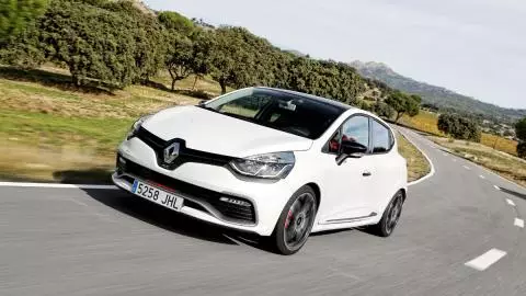 Renault-Clio-Trophy-RS-ત્રણ-ક્વાર્ટર-ફ્રન્ટ