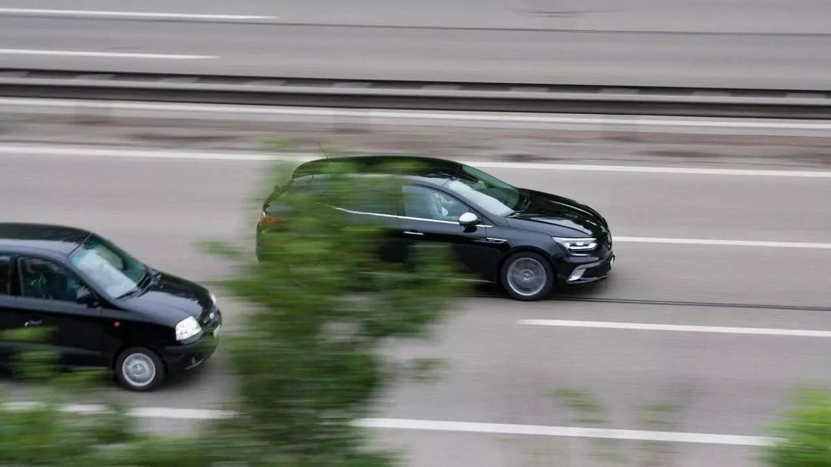 Mratelakake panemume: Apa kacilakan frontal mundhak kanthi ngilangi wates 20 km / jam nalika nyusul?