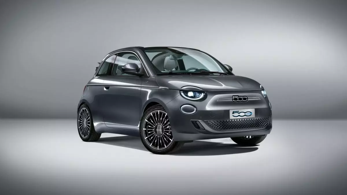 Fiat 500 2020: mazais pilsētnieks ir elektrificēts