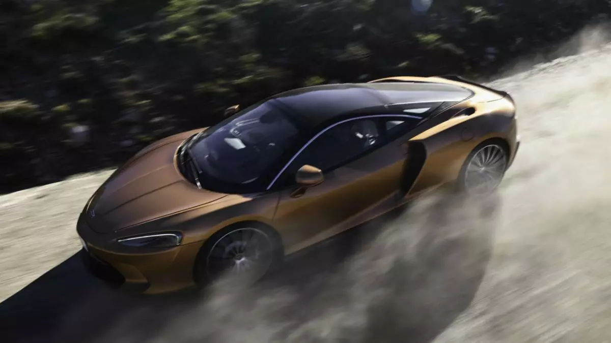 McLaren GT: 720 CV và cốp xe 420 lít