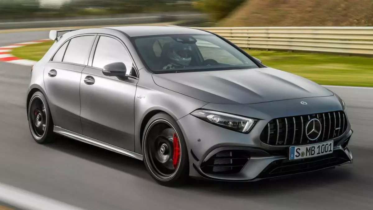 Mercedes-AMG A 45 2020, awọn ẹya meji ati to 421 hp