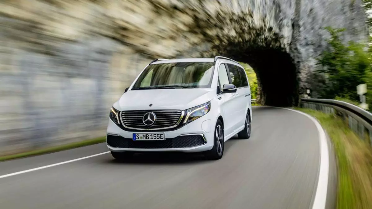 Mercedes EQV đến với 405 km tự hành