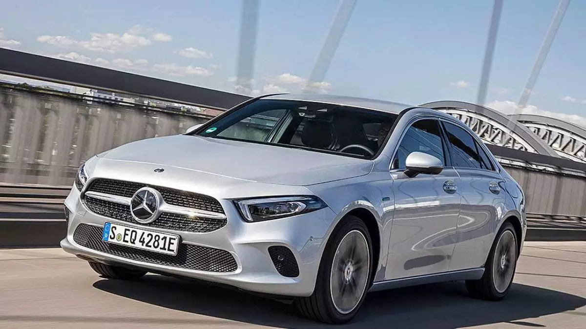 Test: Mercedes CLA 250e. En Hybrid dee vill elektresch huet