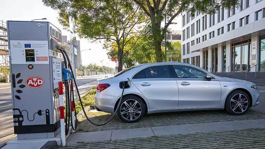 Mercedes CLA 250e test