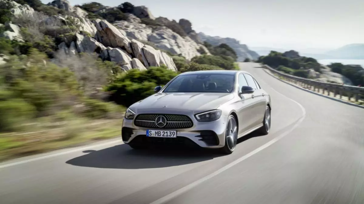 Mercedes E-Class 2020, sedan li titjieb f'kollox