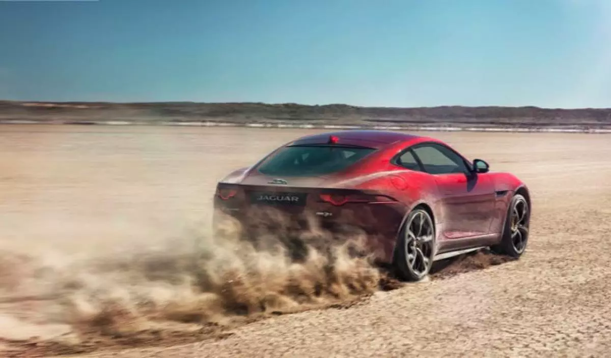 Jaguar F-Type R AWD tika prezentēts pirms Losandželosas