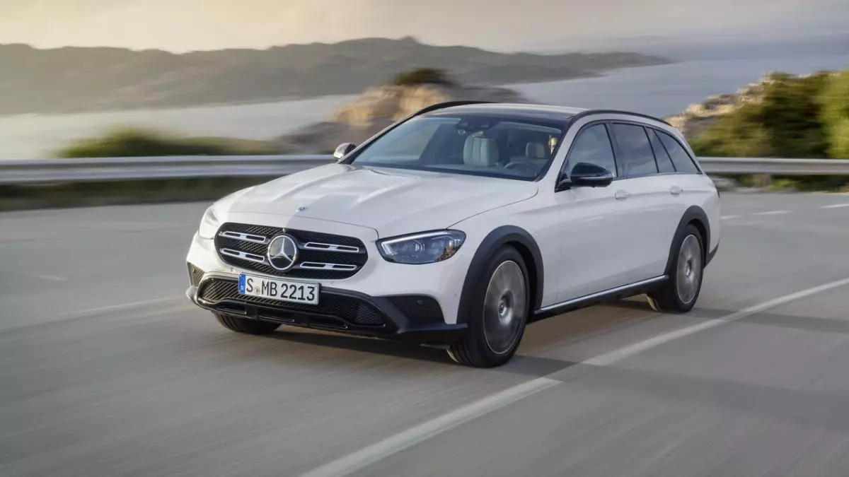 Mercedes E-klase All Terrain 2020: pārveidojums sasniedz arī jakas versiju