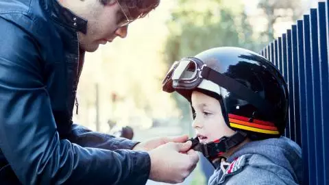 carry-kids-moto-cole-helmet