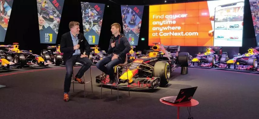 Cyfweliad gyda Verstappen ym mhencadlys Red Bull Racing