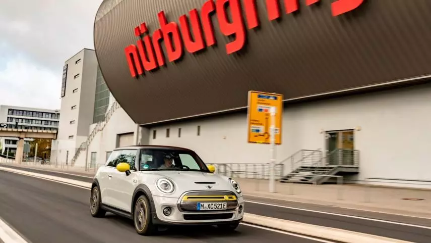 Mini Cooper SE Нюрбургринг