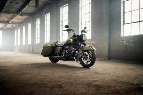 New-Harley-Davidson-Road-King-Special-2017-1