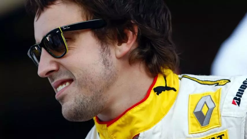 Fernando Alonso ug Renault niadtong 2009