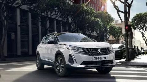 Peugeot 3008 Hybrid 300: ئىككى دۇنيانىڭ ئەڭ ياخشىسى