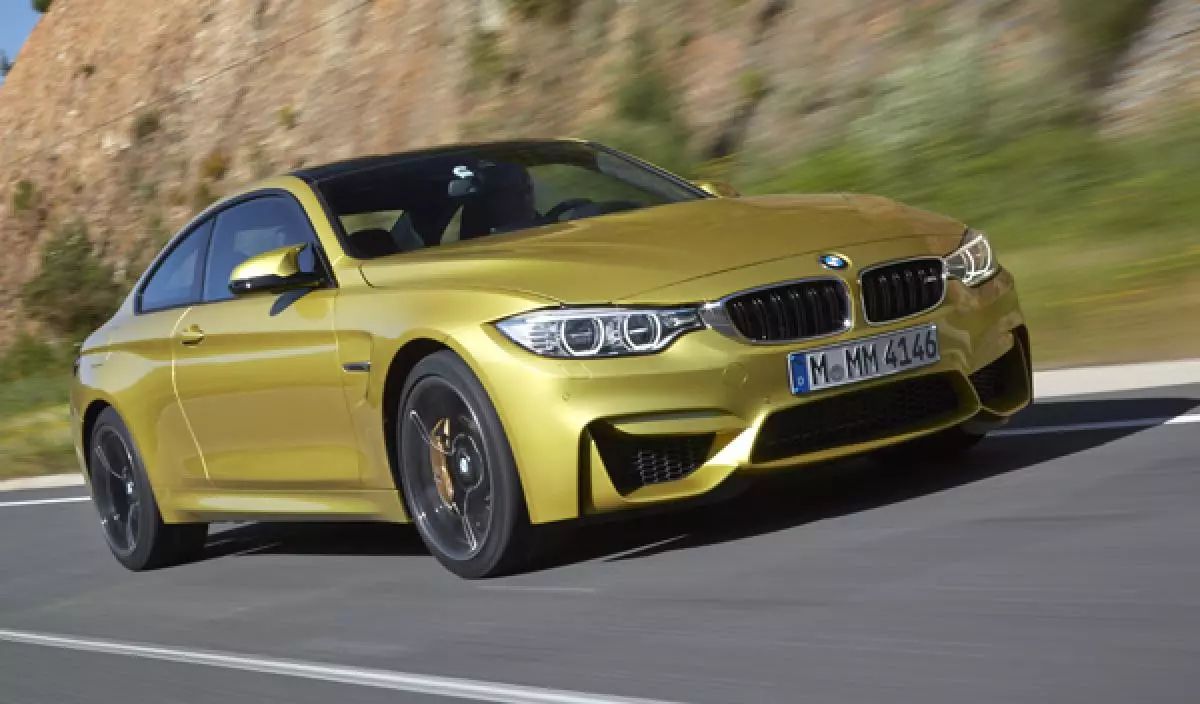 BMW M4 Coupé anyar: brutal