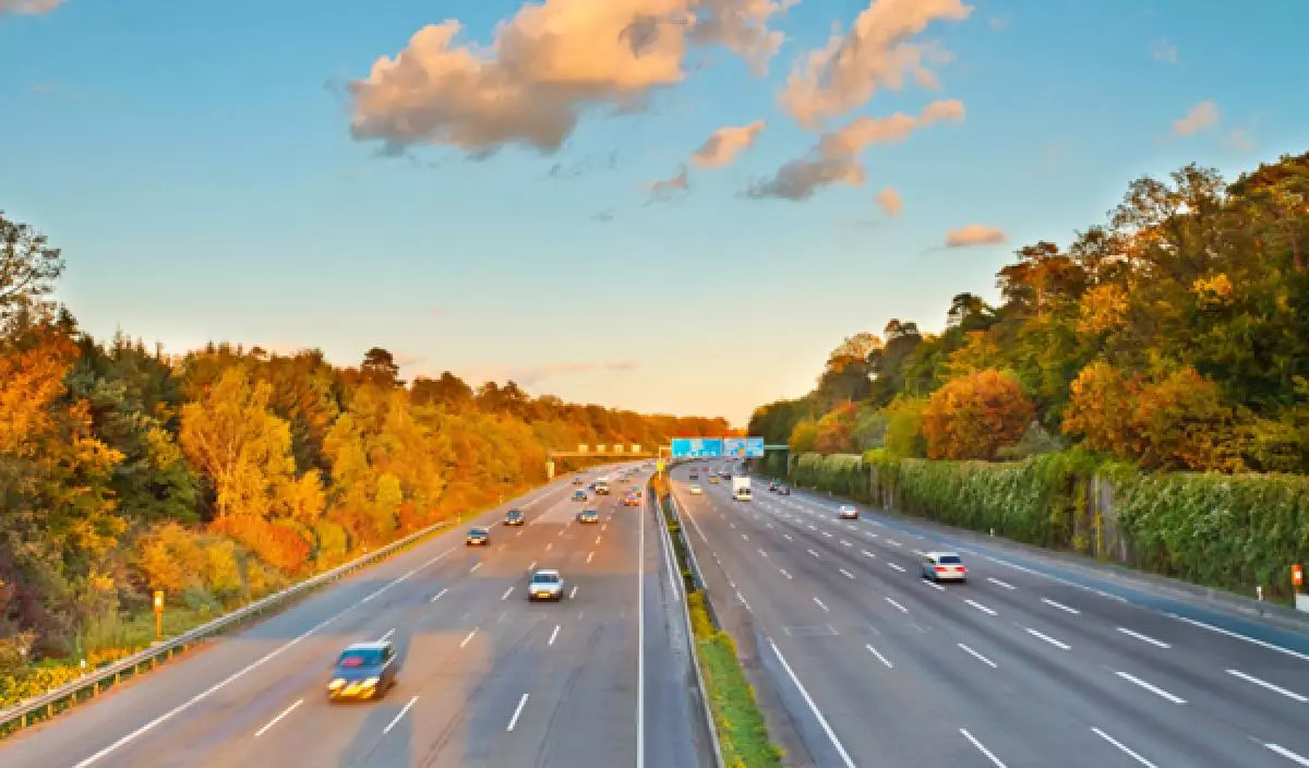 Vláda vypracuje štúdiu o zvýšení limitu 120 km/h