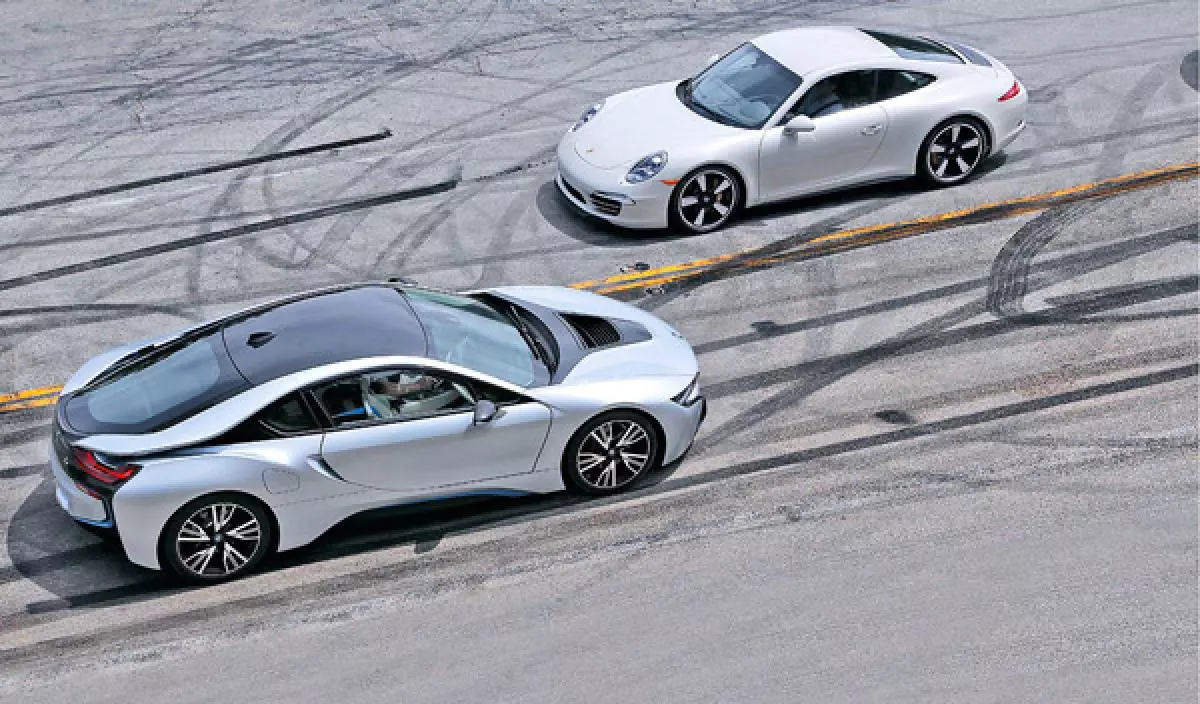 Porsche 911 против BMW i8