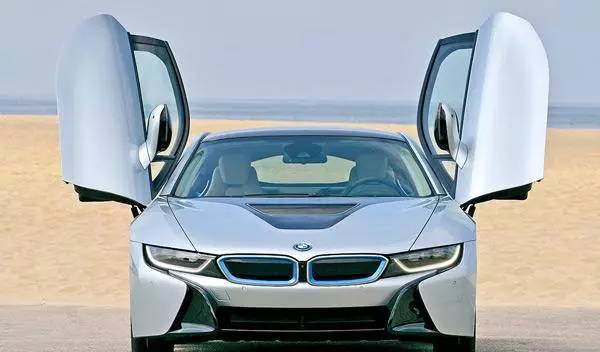 פּאָרש 911 קעגן BMW i8 2627_20