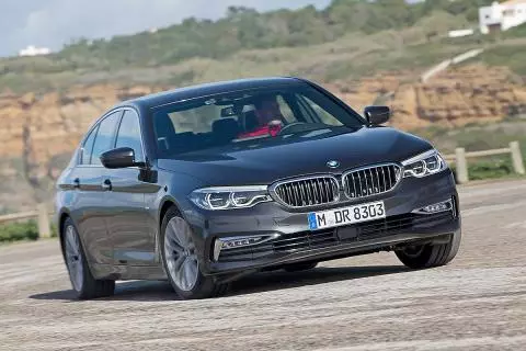 Ni provis ĝin! Nova BMW 5 Serio 2017