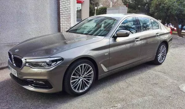 পরীক্ষা BMW 5 সিরিজ 2017: 530i