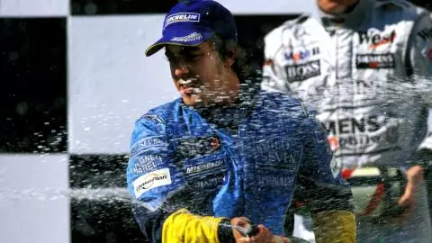 Fernando Alonso, teo amin'ny lampihazo tamin'ny GP Hongroà 2003