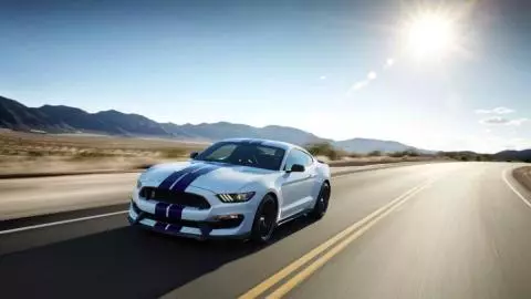 Shelby GT350 Mustang n'ihu