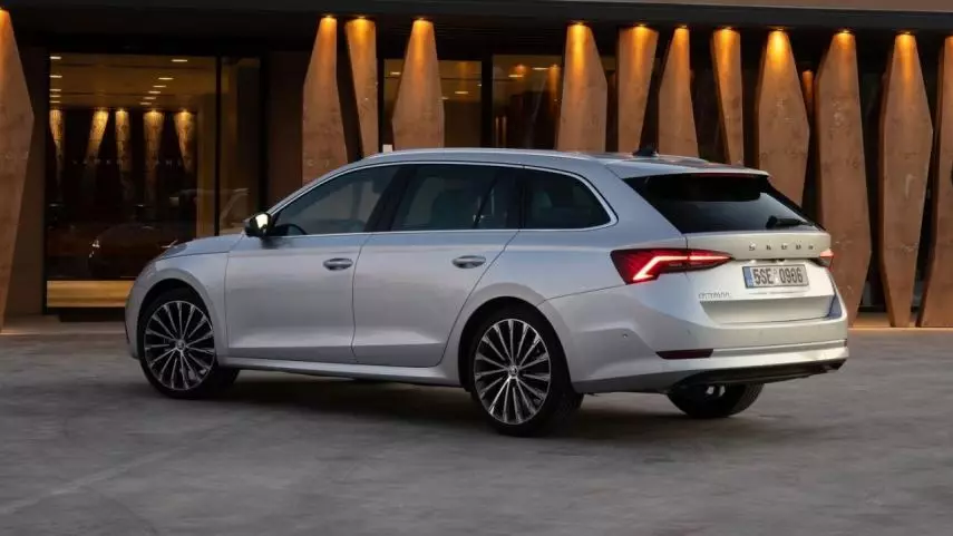 Skoda Octavia Combi ឆ្នាំ 2021