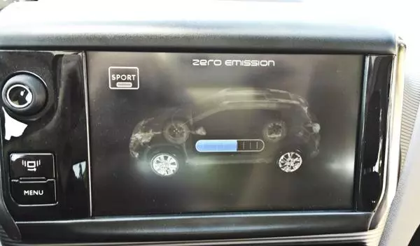 Peugeot 2008 hybrid air display