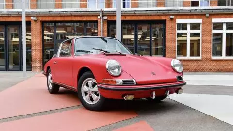 Restoration Porsche 911 S Targa from 1967