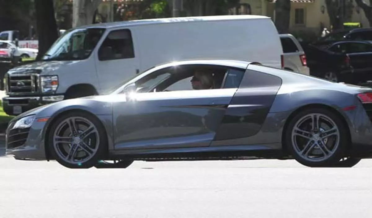 Lady Gaga kjøper en Audi R8 5.2 FSI