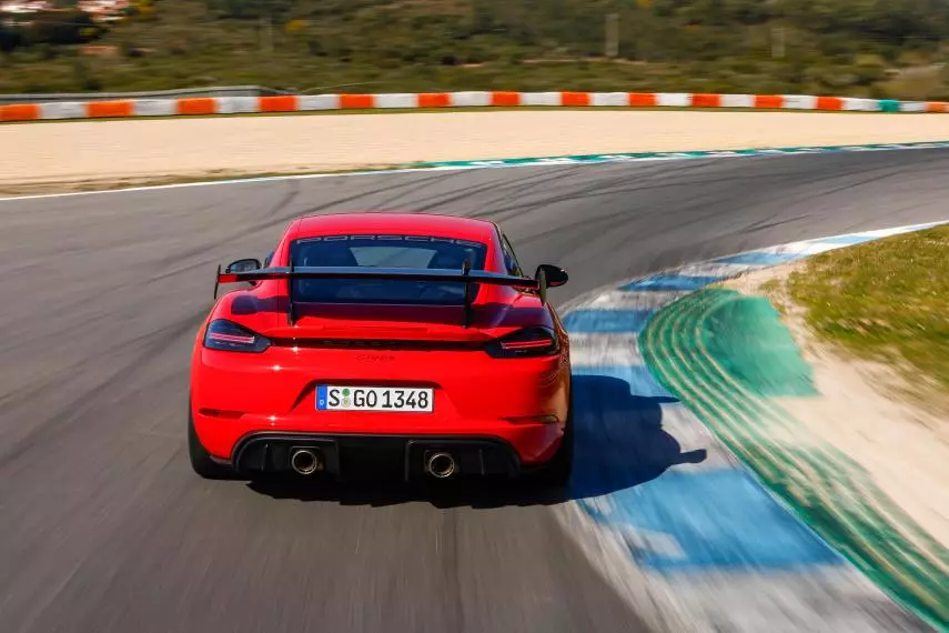 Porsche 718 Cayman GT4 RS-i sınaqdan keçirin